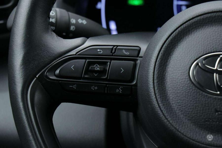 Черный Тойота Yaris Cross 2025 в Вильнюс, объемом двигателя 1.49 л и пробегом 27 тыс. км за 26990 €, фото 28 на AUTOMOTO.COM.LV