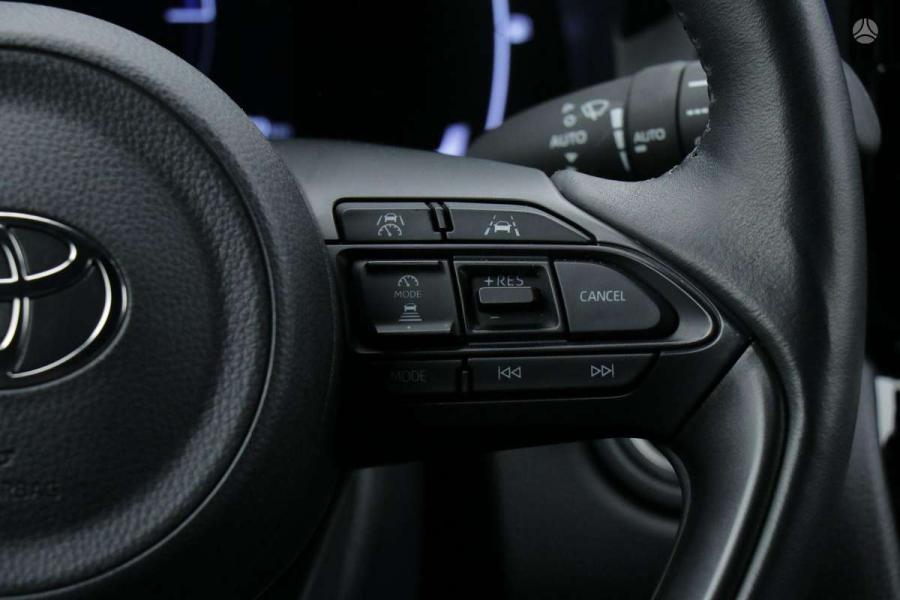 Черный Тойота Yaris Cross 2025 в Вильнюс, объемом двигателя 1.49 л и пробегом 27 тыс. км за 26990 €, фото 29 на AUTOMOTO.COM.LV