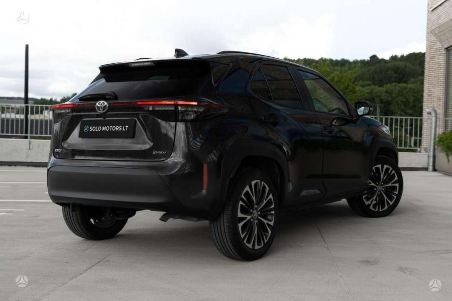Черный Тойота Yaris Cross 2025 в Вильнюс, объемом двигателя 1.49 л и пробегом 17 тыс. км за 24950 €, фото 10 на AUTOMOTO.COM.LV