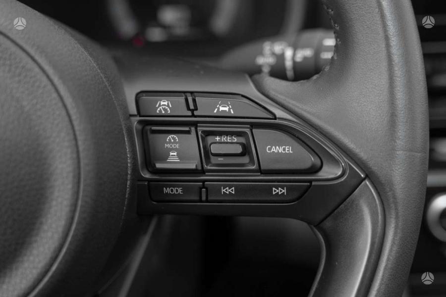 Черный Тойота Yaris Cross 2025 в Вильнюс, объемом двигателя 1.49 л и пробегом 17 тыс. км за 24950 €, фото 34 на AUTOMOTO.COM.LV
