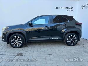 Черный Тойота Yaris Cross 2022 в Таллин, объемом двигателя 1.49 л и пробегом 65 тыс. км за 19995 €, фото 3 на AUTOMOTO.COM.LV