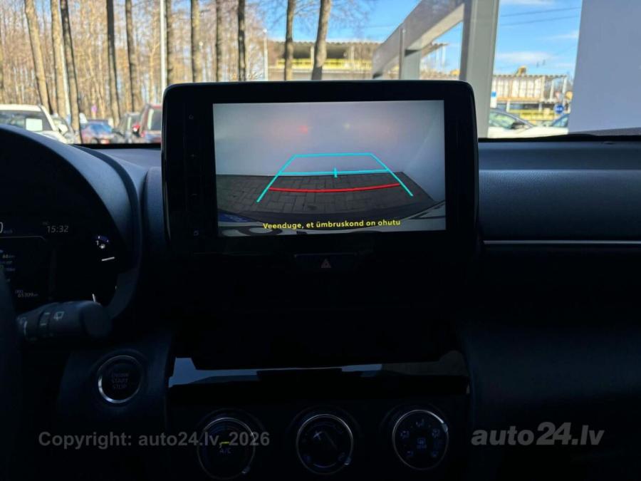 Черный Тойота Yaris Cross 2022 в Таллин, объемом двигателя 1.49 л и пробегом 65 тыс. км за 19995 €, фото 5 на AUTOMOTO.COM.LV