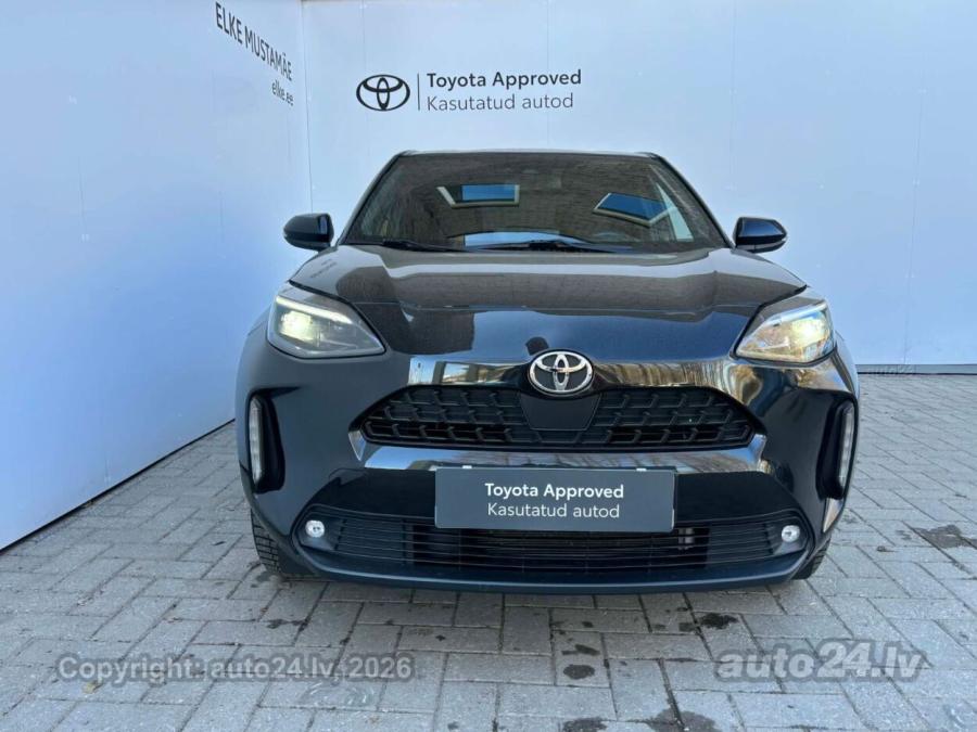 Черный Тойота Yaris Cross 2022 в Таллин, объемом двигателя 1.49 л и пробегом 65 тыс. км за 19995 €, фото 8 на AUTOMOTO.COM.LV