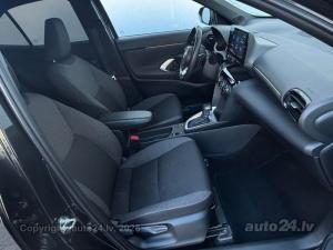 Черный Тойота Yaris Cross 2022 в Таллин, объемом двигателя 1.49 л и пробегом 65 тыс. км за 19995 €, фото 10 на AUTOMOTO.COM.LV