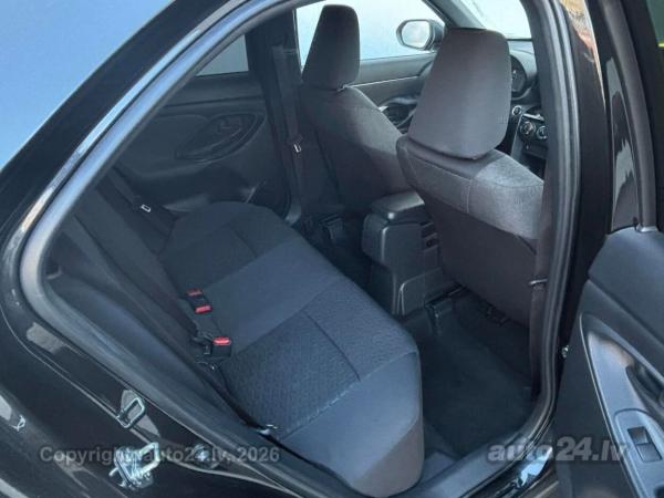 Melns Toyota Yaris Cross 2022 Tallina, ar dzinēja tilpumu 1.49 L un nobraukumu 65 tūkst. km par 19995 €, foto 11 vietnē AUTOMOTO.COM.LV