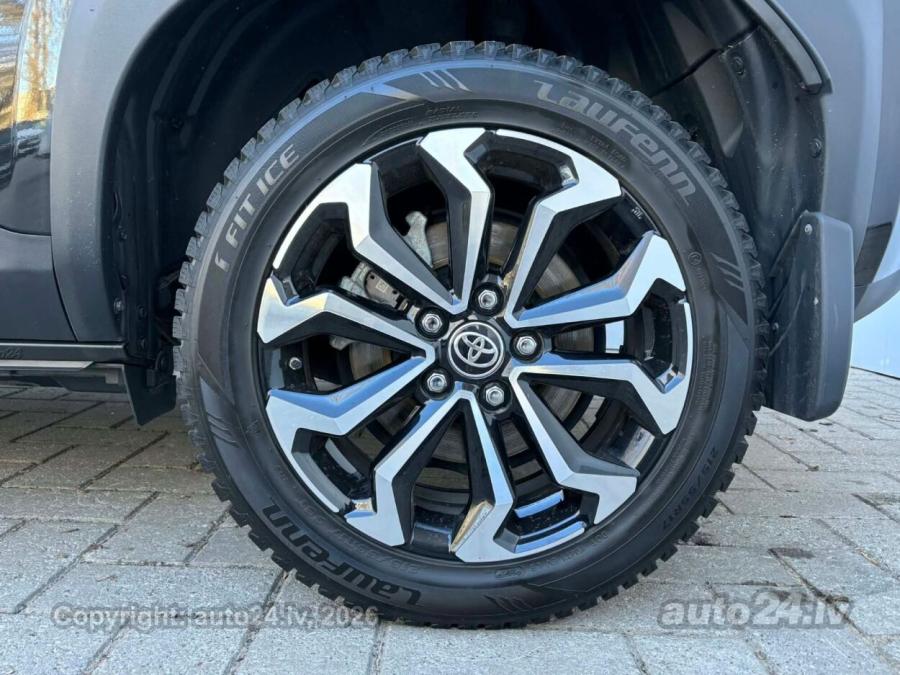 Черный Тойота Yaris Cross 2022 в Таллин, объемом двигателя 1.49 л и пробегом 65 тыс. км за 19995 €, фото 12 на AUTOMOTO.COM.LV