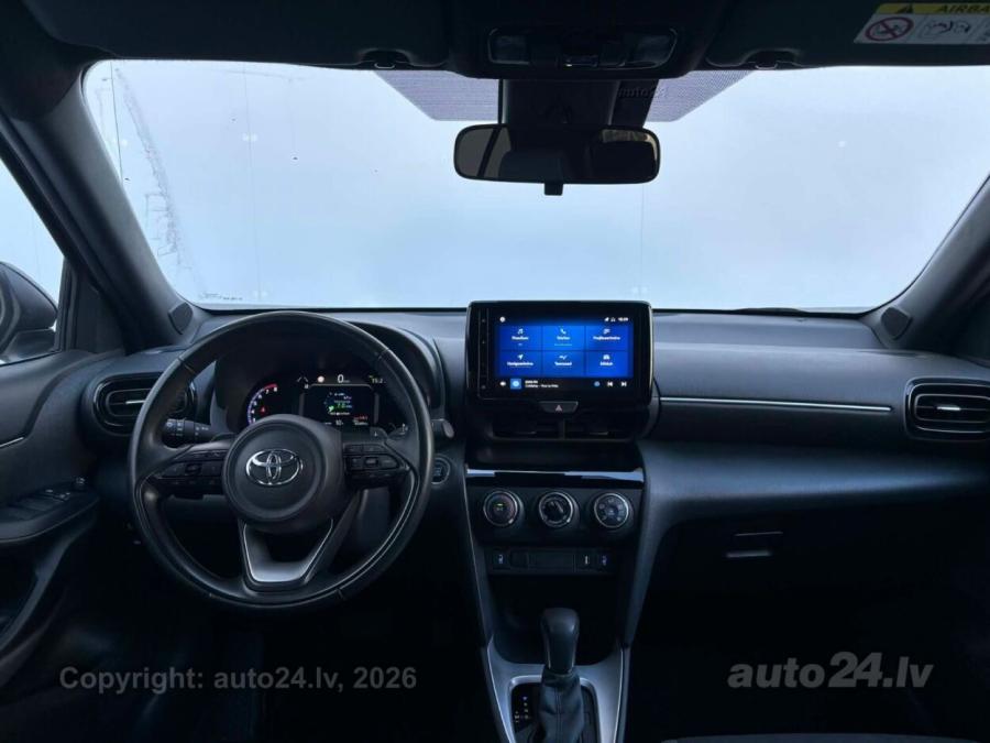 Черный Тойота Yaris Cross 2022 в Таллин, объемом двигателя 1.49 л и пробегом 65 тыс. км за 19995 €, фото 13 на AUTOMOTO.COM.LV