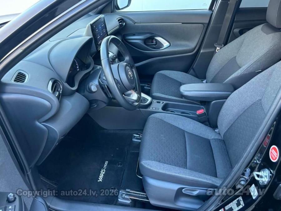 Черный Тойота Yaris Cross 2022 в Таллин, объемом двигателя 1.49 л и пробегом 65 тыс. км за 19995 €, фото 14 на AUTOMOTO.COM.LV