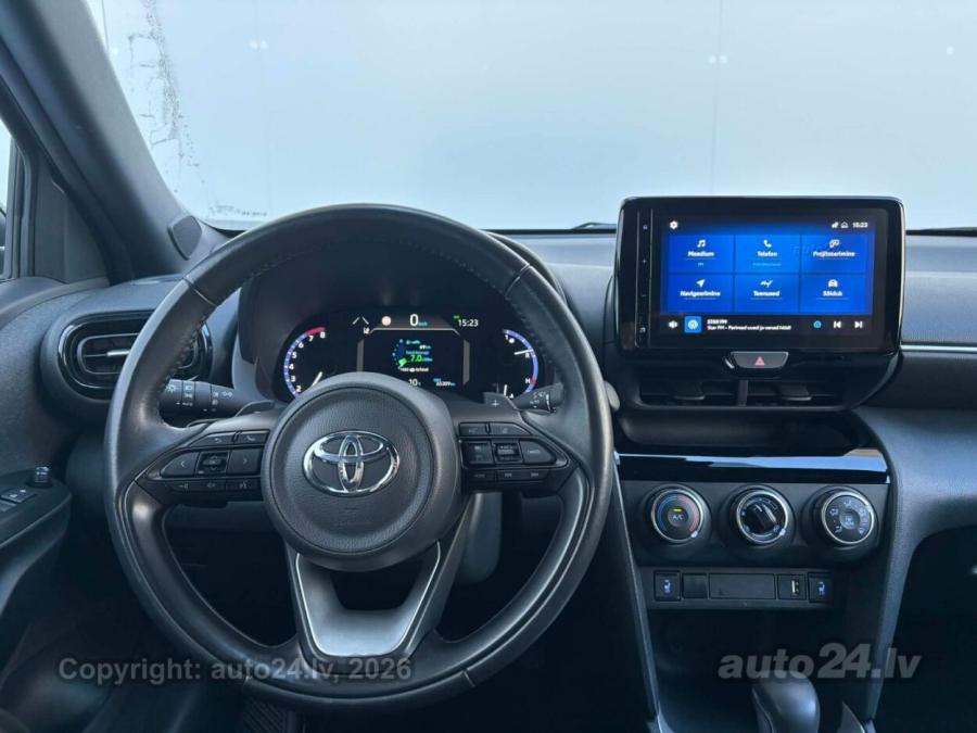 Черный Тойота Yaris Cross 2022 в Таллин, объемом двигателя 1.49 л и пробегом 65 тыс. км за 19995 €, фото 16 на AUTOMOTO.COM.LV