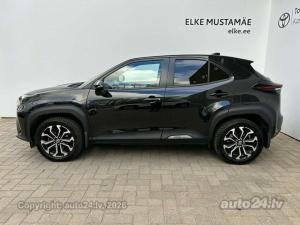 Melns Toyota Yaris Cross 2022 Tallina, ar dzinēja tilpumu 1.49 L un nobraukumu 43 tūkst. km par 20495 €, foto 3 vietnē AUTOMOTO.COM.LV