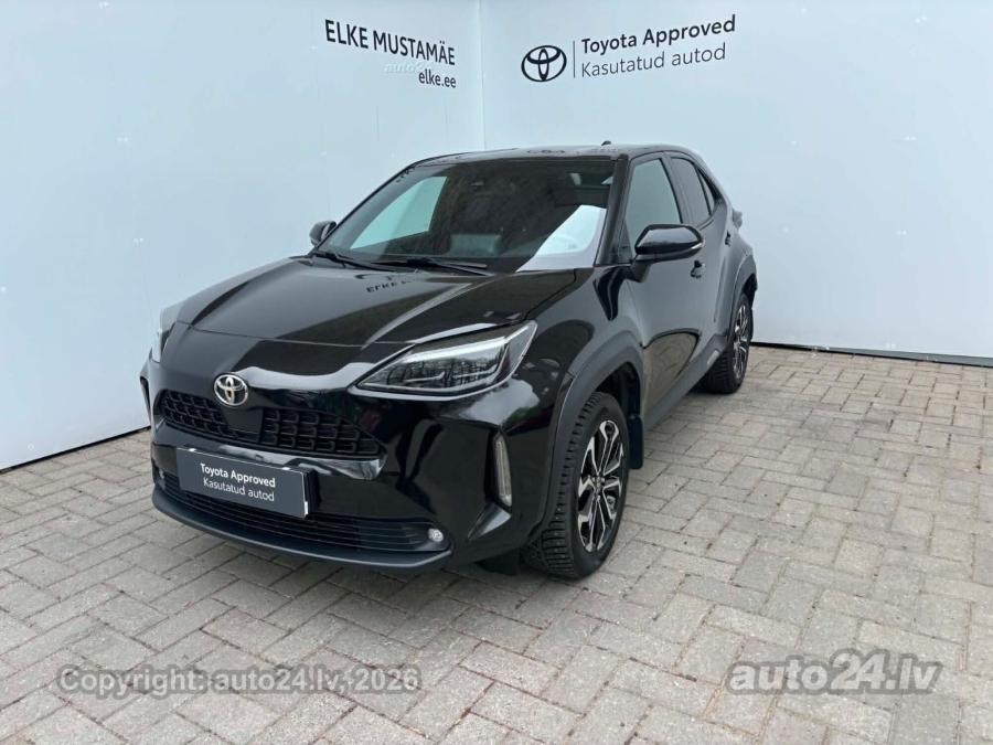 Черный Тойота Yaris Cross 2022 в Таллин, объемом двигателя 1.49 л и пробегом 63 тыс. км за 19995 €, фото 1 на AUTOMOTO.COM.LV