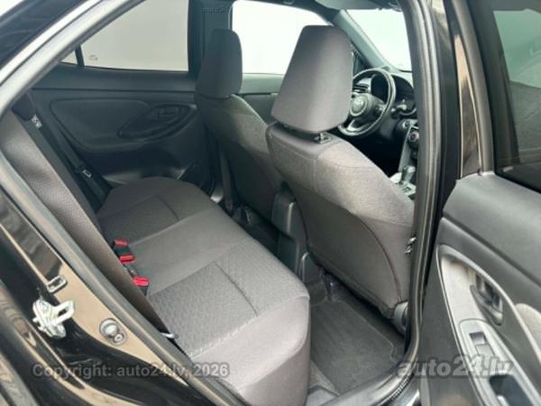 Черный Тойота Yaris Cross 2022 в Таллин, объемом двигателя 1.49 л и пробегом 63 тыс. км за 19995 €, фото 7 на AUTOMOTO.COM.LV