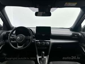 Черный Тойота Yaris Cross 2022 в Таллин, объемом двигателя 1.49 л и пробегом 63 тыс. км за 19995 €, фото 9 на AUTOMOTO.COM.LV