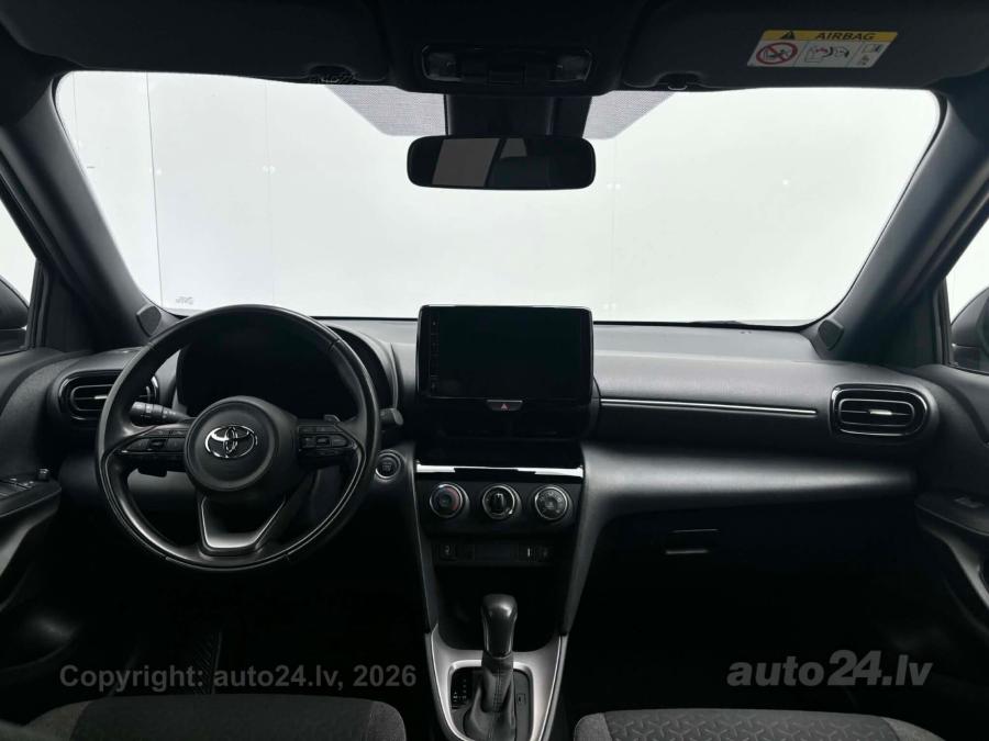 Черный Тойота Yaris Cross 2022 в Таллин, объемом двигателя 1.49 л и пробегом 63 тыс. км за 19995 €, фото 9 на AUTOMOTO.COM.LV