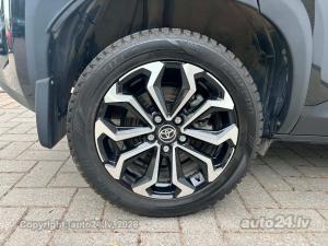 Черный Тойота Yaris Cross 2022 в Таллин, объемом двигателя 1.49 л и пробегом 63 тыс. км за 19995 €, фото 17 на AUTOMOTO.COM.LV