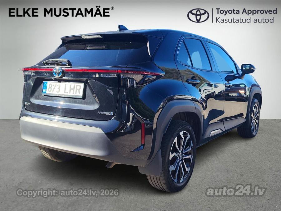 Черный Тойота Yaris Cross 2022 в Таллин, объемом двигателя 1.49 л и пробегом 60 тыс. км за 19995 €, фото 3 на AUTOMOTO.COM.LV