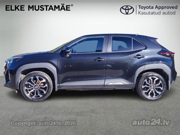 Melns Toyota Yaris Cross 2022 Tallina, ar dzinēja tilpumu 1.49 L un nobraukumu 60 tūkst. km par 19995 €, foto 4 vietnē AUTOMOTO.COM.LV