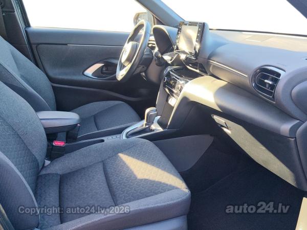 Melns Toyota Yaris Cross 2022 Tallina, ar dzinēja tilpumu 1.49 L un nobraukumu 60 tūkst. km par 19995 €, foto 7 vietnē AUTOMOTO.COM.LV
