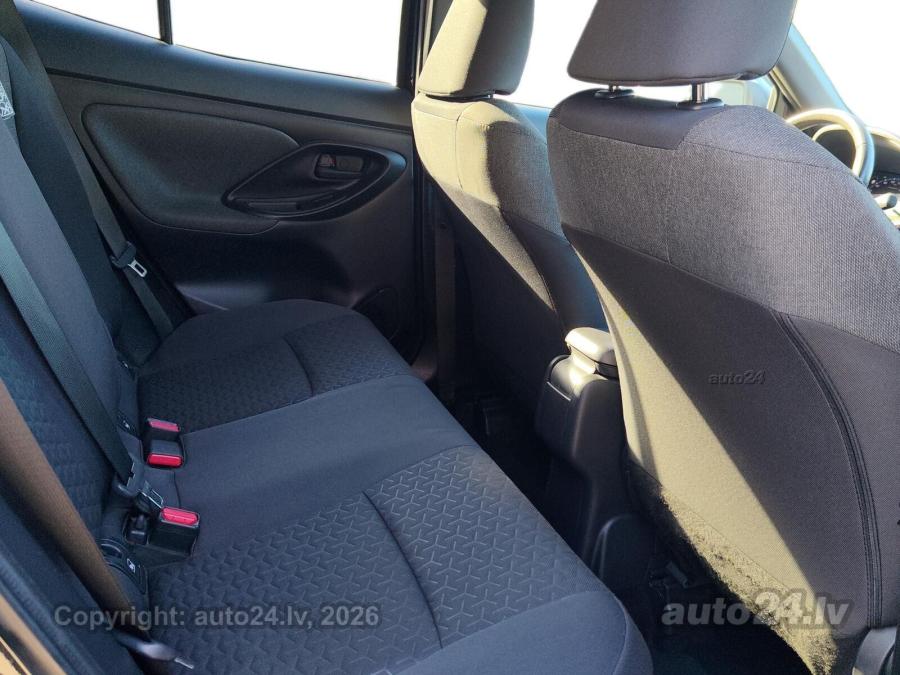 Черный Тойота Yaris Cross 2022 в Таллин, объемом двигателя 1.49 л и пробегом 60 тыс. км за 19995 €, фото 8 на AUTOMOTO.COM.LV