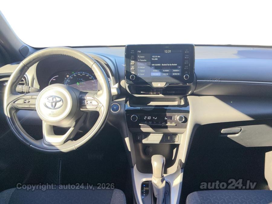 Черный Тойота Yaris Cross 2022 в Таллин, объемом двигателя 1.49 л и пробегом 60 тыс. км за 19995 €, фото 9 на AUTOMOTO.COM.LV