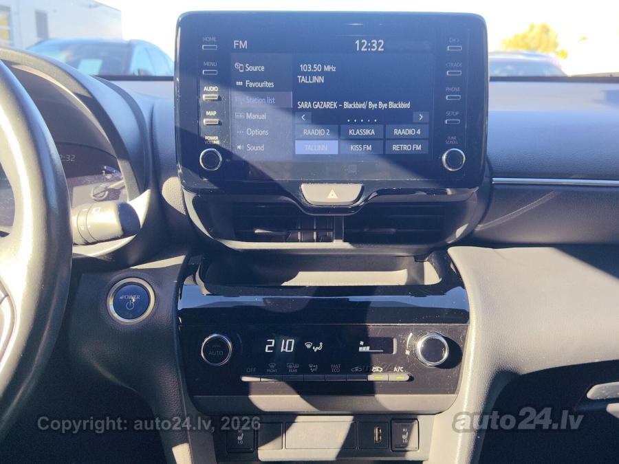Черный Тойота Yaris Cross 2022 в Таллин, объемом двигателя 1.49 л и пробегом 60 тыс. км за 19995 €, фото 15 на AUTOMOTO.COM.LV