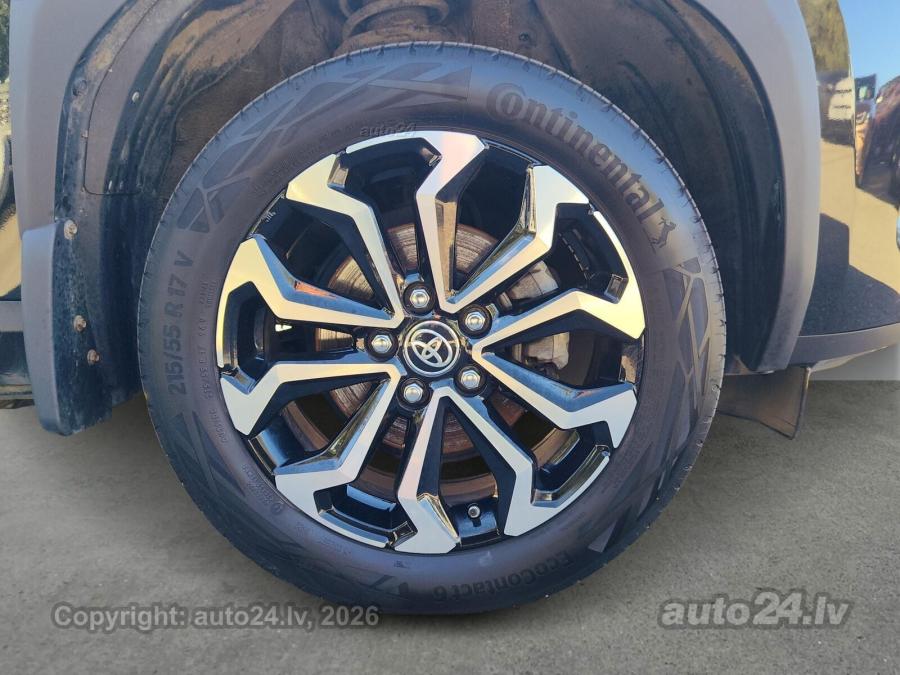 Черный Тойота Yaris Cross 2022 в Таллин, объемом двигателя 1.49 л и пробегом 60 тыс. км за 19995 €, фото 16 на AUTOMOTO.COM.LV