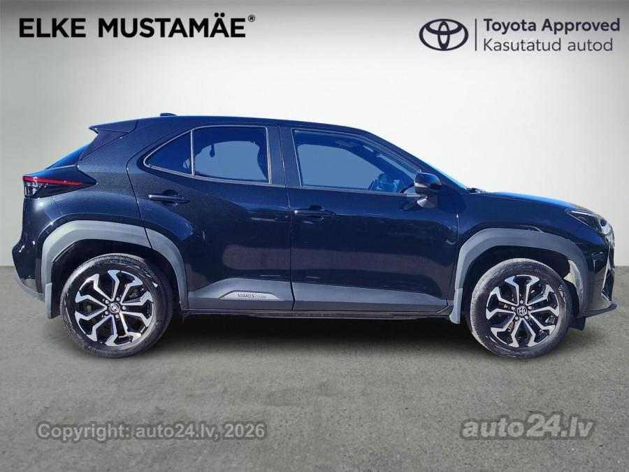 Черный Тойота Yaris Cross 2022 в Таллин, объемом двигателя 1.49 л и пробегом 60 тыс. км за 19995 €, фото 17 на AUTOMOTO.COM.LV