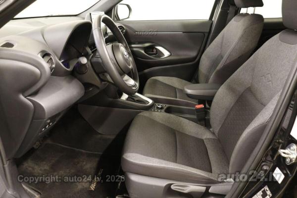 Melns Toyota Yaris Cross 2023 Tallina, ar dzinēja tilpumu 1.49 L un nobraukumu 19 tūkst. km par 24690 €, foto 11 vietnē AUTOMOTO.COM.LV