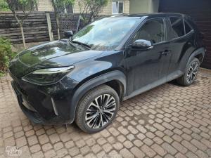 Черный Тойота Yaris Cross 2023 в Вильнюс, объемом двигателя 1.50 л и пробегом 24 тыс. км за 25000 €, фото 3 на AUTOMOTO.COM.LV