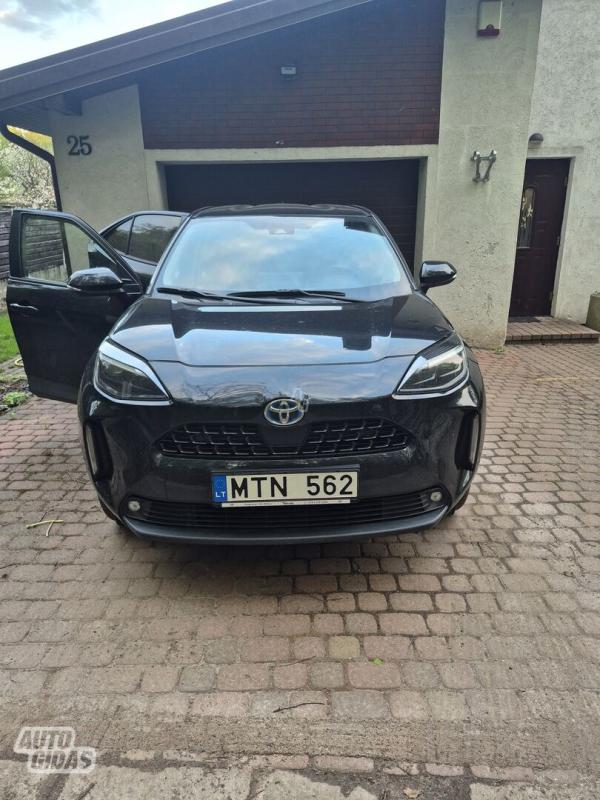 Черный Тойота Yaris Cross 2023 в Вильнюс, объемом двигателя 1.50 л и пробегом 24 тыс. км за 25000 €, фото 3 на AUTOMOTO.COM.LV