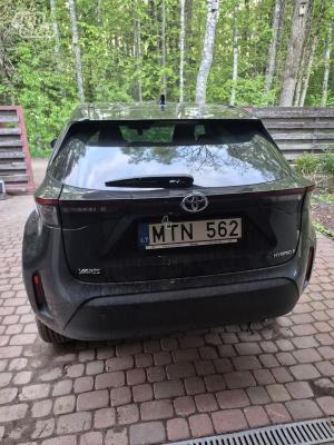 Черный Тойота Yaris Cross 2023 в Вильнюс, объемом двигателя 1.50 л и пробегом 24 тыс. км за 25000 €, фото 6 на AUTOMOTO.COM.LV