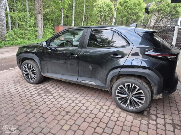 Черный Тойота Yaris Cross 2023 в Вильнюс, объемом двигателя 1.50 л и пробегом 24 тыс. км за 25000 €, фото 6 на AUTOMOTO.COM.LV