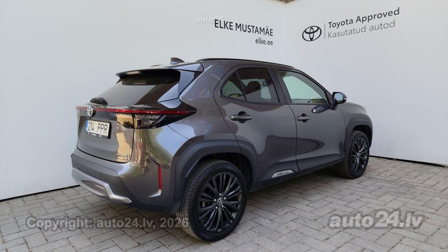 Melns Toyota Yaris Cross 2023 Tallina, ar dzinēja tilpumu 1.49 L un nobraukumu 41 tūkst. km par 25495 €, foto 3 vietnē AUTOMOTO.COM.LV
