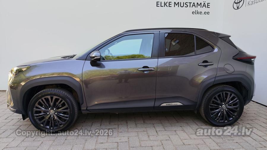 Melns Toyota Yaris Cross 2023 Tallina, ar dzinēja tilpumu 1.49 L un nobraukumu 41 tūkst. km par 25495 €, foto 4 vietnē AUTOMOTO.COM.LV