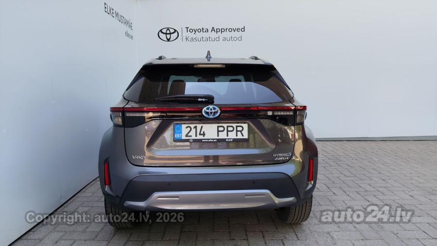 Melns Toyota Yaris Cross 2023 Tallina, ar dzinēja tilpumu 1.49 L un nobraukumu 41 tūkst. km par 25495 €, foto 5 vietnē AUTOMOTO.COM.LV