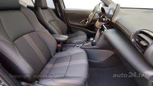 Melns Toyota Yaris Cross 2023 Tallina, ar dzinēja tilpumu 1.49 L un nobraukumu 41 tūkst. km par 25495 €, foto 7 vietnē AUTOMOTO.COM.LV