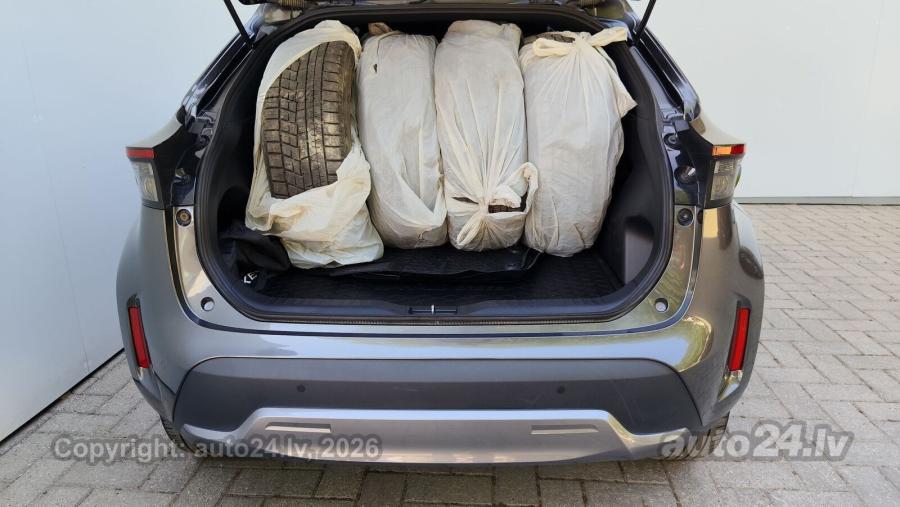 Melns Toyota Yaris Cross 2023 Tallina, ar dzinēja tilpumu 1.49 L un nobraukumu 41 tūkst. km par 25495 €, foto 11 vietnē AUTOMOTO.COM.LV