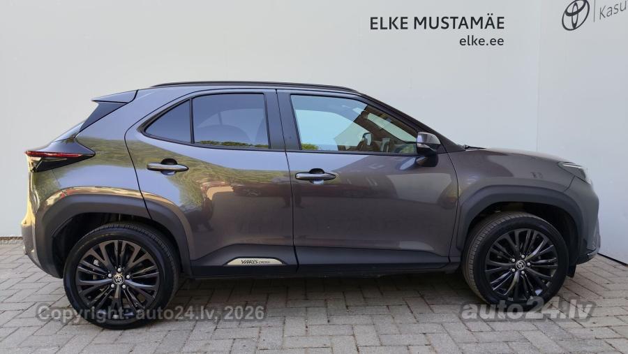 Melns Toyota Yaris Cross 2023 Tallina, ar dzinēja tilpumu 1.49 L un nobraukumu 41 tūkst. km par 25495 €, foto 16 vietnē AUTOMOTO.COM.LV