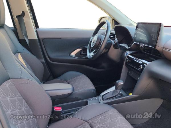 Черный Тойота Yaris Cross 2023 в Таллин, объемом двигателя 1.49 л и пробегом 46 тыс. км за 23995 €, фото 7 на AUTOMOTO.COM.LV