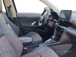 Melns Toyota Yaris Cross 2023 Tallina, ar dzinēja tilpumu 1.49 L un nobraukumu 46 tūkst. km par 23995 €, foto 7 vietnē AUTOMOTO.COM.LV