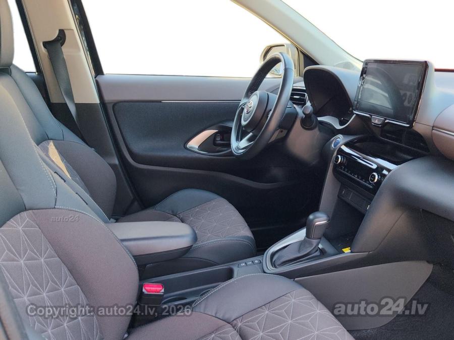 Melns Toyota Yaris Cross 2023 Tallina, ar dzinēja tilpumu 1.49 L un nobraukumu 46 tūkst. km par 23995 €, foto 7 vietnē AUTOMOTO.COM.LV