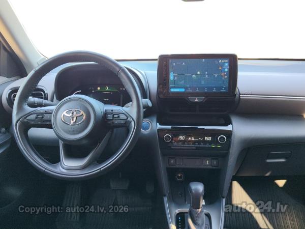 Черный Тойота Yaris Cross 2023 в Таллин, объемом двигателя 1.49 л и пробегом 46 тыс. км за 23995 €, фото 9 на AUTOMOTO.COM.LV