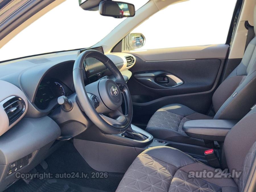 Melns Toyota Yaris Cross 2023 Tallina, ar dzinēja tilpumu 1.49 L un nobraukumu 46 tūkst. km par 23995 €, foto 12 vietnē AUTOMOTO.COM.LV