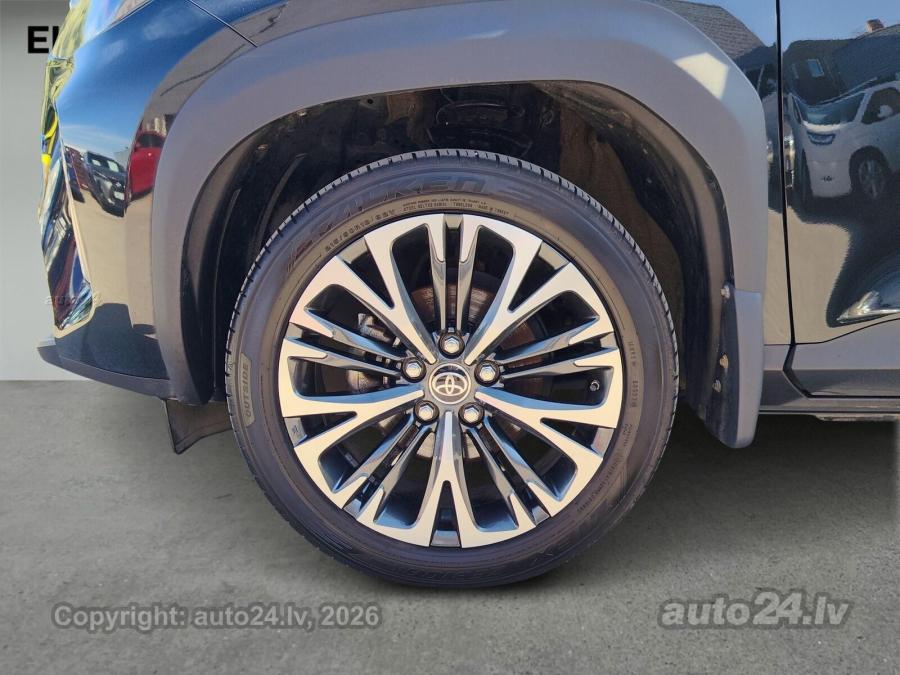 Melns Toyota Yaris Cross 2023 Tallina, ar dzinēja tilpumu 1.49 L un nobraukumu 46 tūkst. km par 23995 €, foto 16 vietnē AUTOMOTO.COM.LV