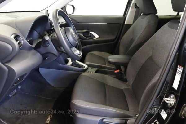 Melns Toyota Yaris Cross 2024 Tallina, ar dzinēja tilpumu 1.49 L un nobraukumu 35 tūkst. km par 22290 €, foto 11 vietnē AUTOMOTO.COM.LV