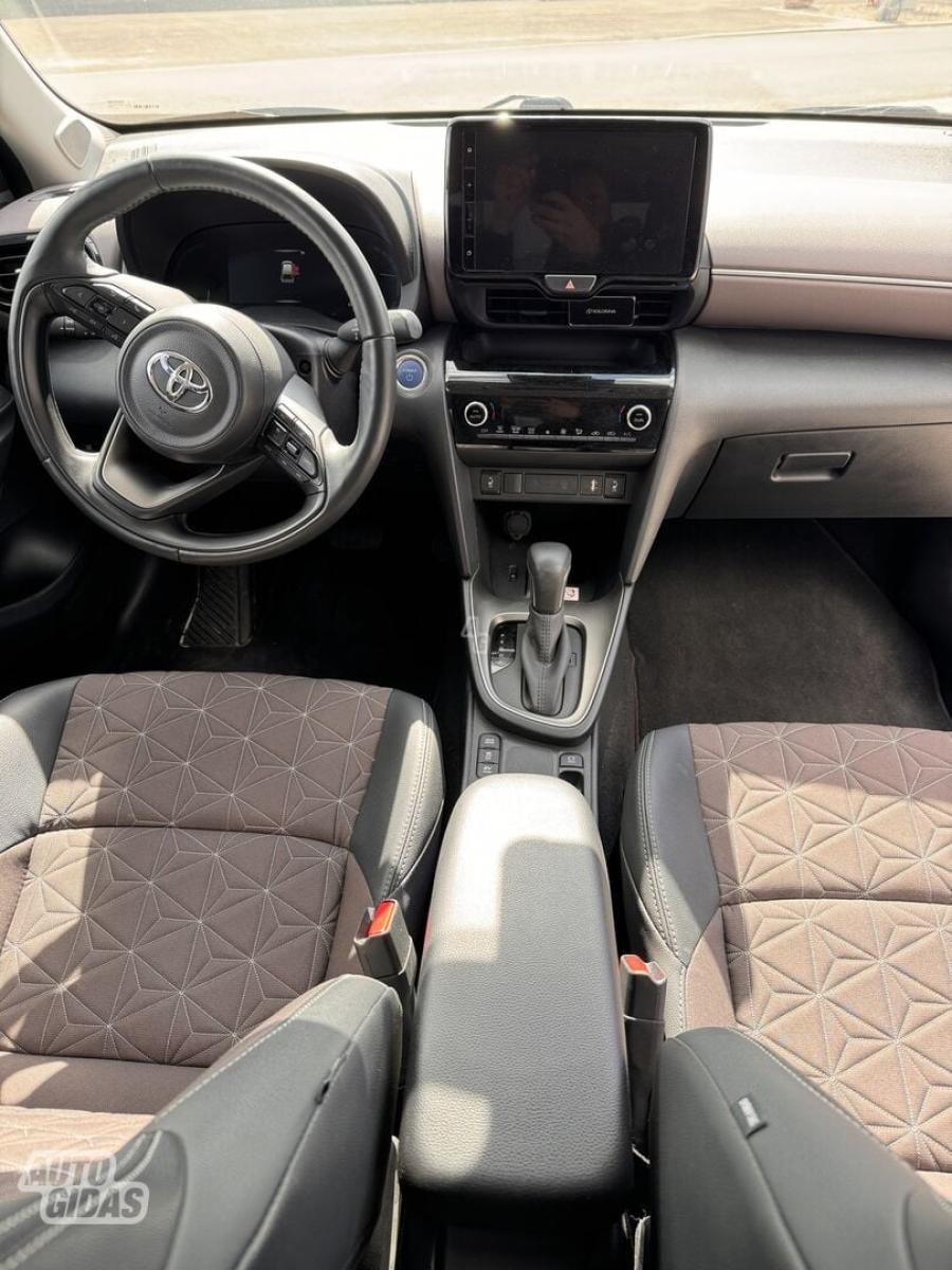 Melns Toyota Yaris Cross 2024 Klaipėda, ar dzinēja tilpumu 1.50 L un nobraukumu 33 tūkst. km par 25000 €, foto 14 vietnē AUTOMOTO.COM.LV