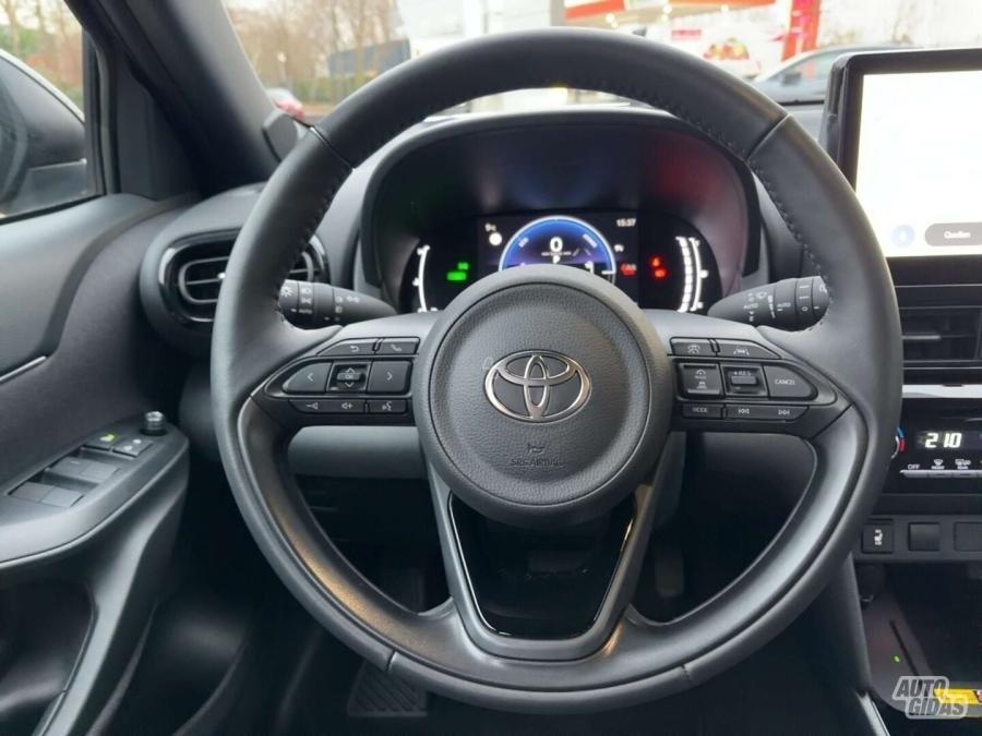 Black Toyota Yaris Cross 2025 in Kaunas, with an engine capacity of 1.50 L and mileage of 16 thousand km for 29589 €, photo 9 on AUTOMOTO.COM.LV