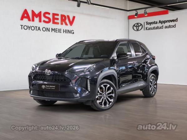 Black Toyota Yaris Cross 2025 in Tallinn, with an engine capacity of 1.50 L and mileage of 28 thousand km for 24990 €, photo 1 on AUTOMOTO.COM.LV