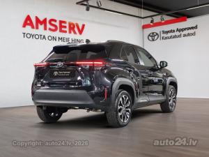 Черный Тойота Yaris Cross 2025 в Таллин, объемом двигателя 1.50 л и пробегом 28 тыс. км за 24990 €, фото 3 на AUTOMOTO.COM.LV