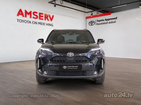 Black Toyota Yaris Cross 2025 in Tallinn, with an engine capacity of 1.50 L and mileage of 28 thousand km for 24990 €, photo 6 on AUTOMOTO.COM.LV